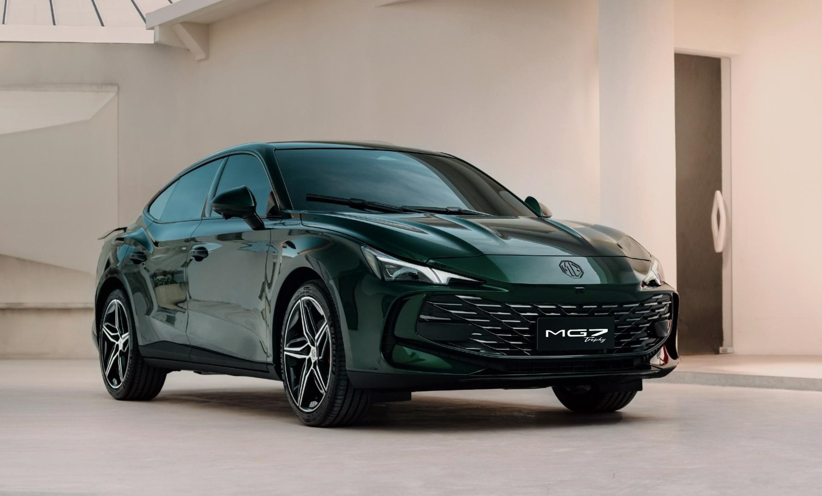 منصور ام جي تطلق MG7 بفئتي Trophy وLUX بتصميم عصري وتقنيات متطورة، مع نظام HUD لأول مرة في فئة ...